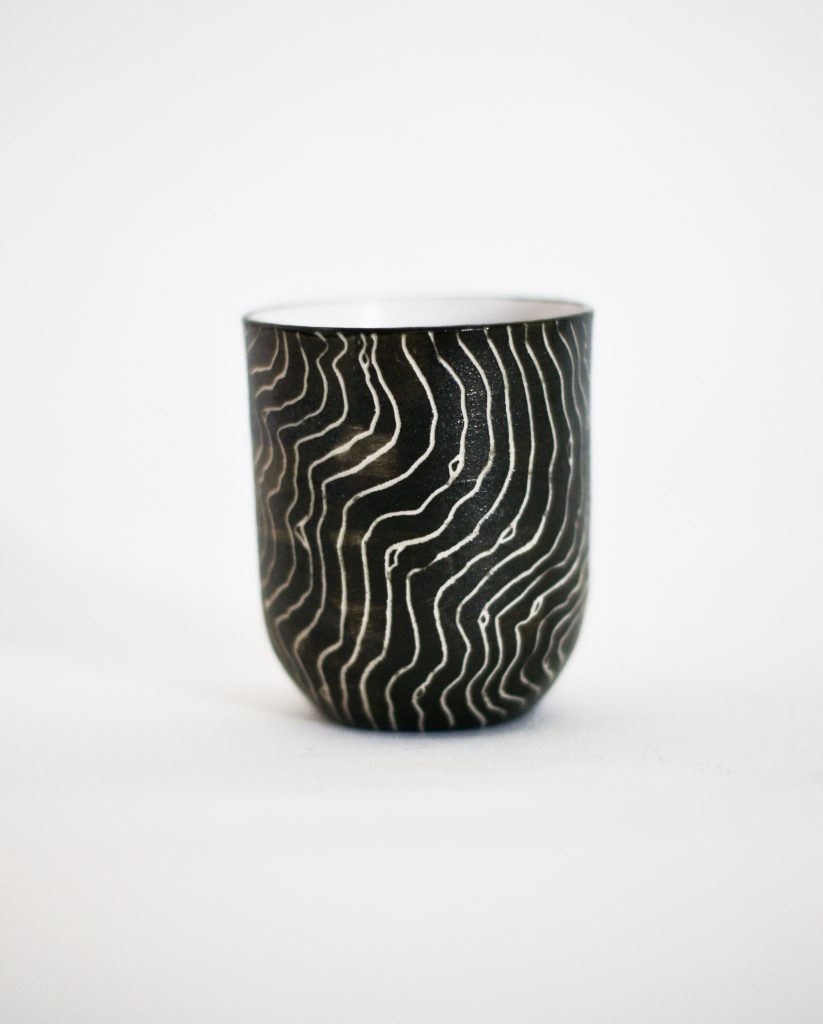 Hand illustrated cup with linear drawing – Julia Lu Studio